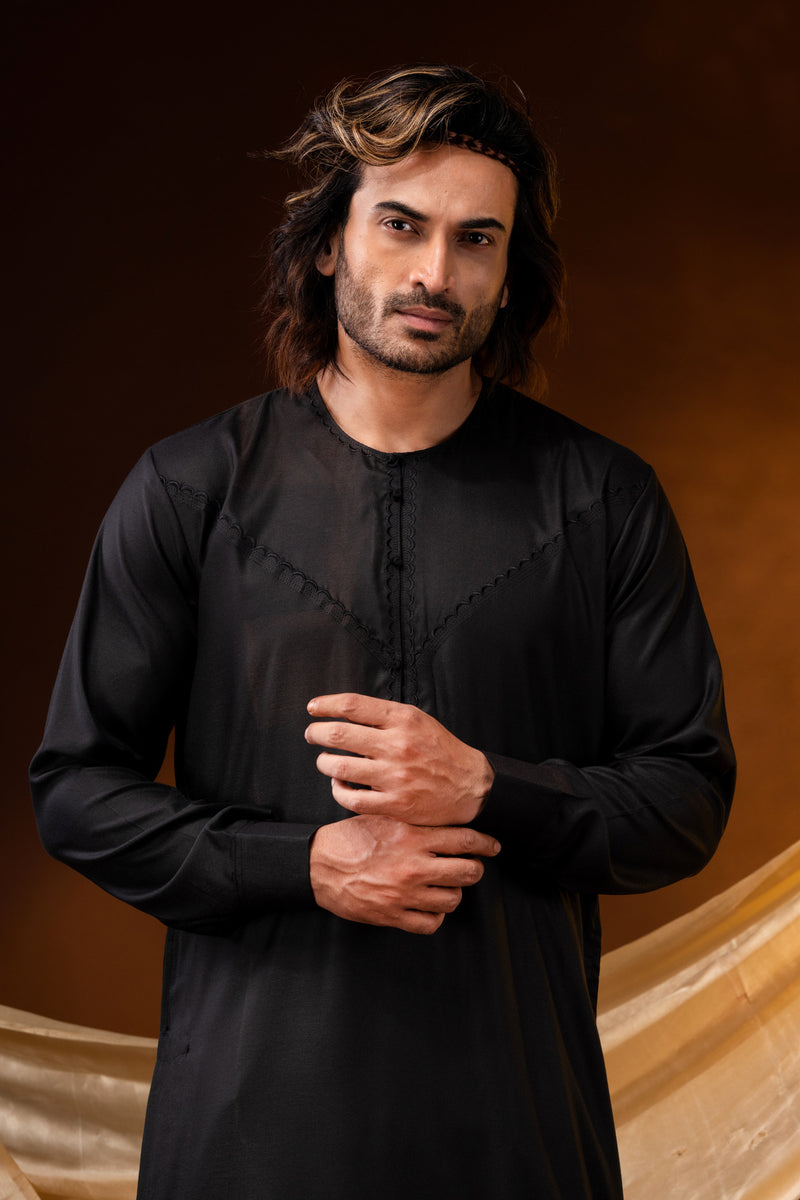 HAMSAFAR KURTA Thobe Black with Embroidered Collar – Hamsafar Emporium